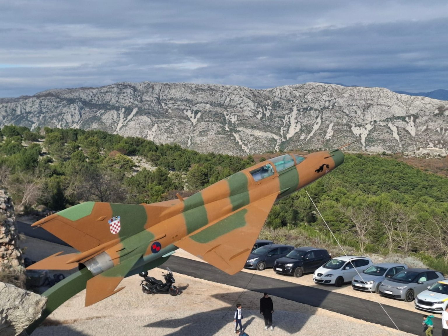 Mig 21 postavljen na Srđu – zamaaero